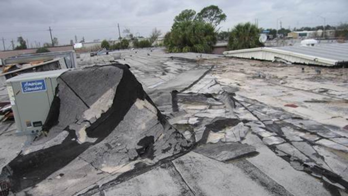 Hurricanes and Roof Edge Failures - Nelson Forensics