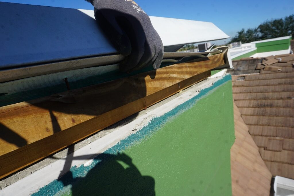 Hurricanes and Roof Edge Failures - Nelson Forensics
